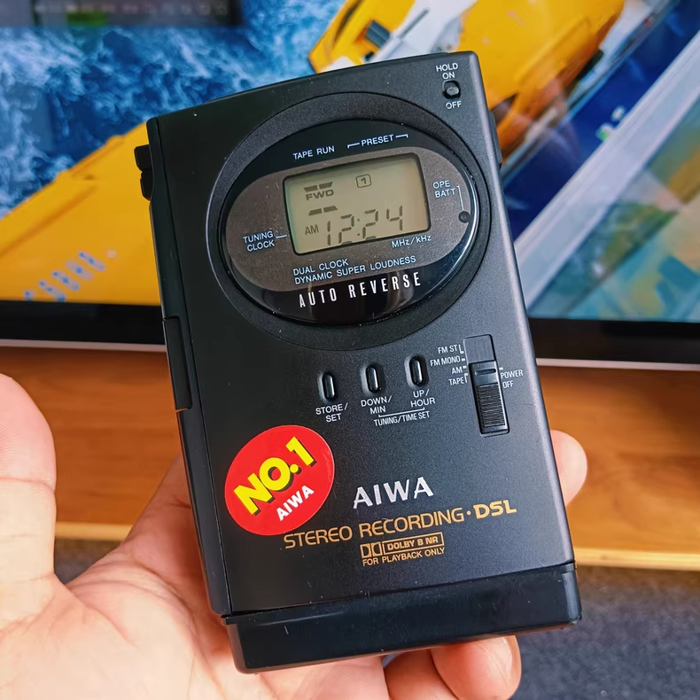 Aihua J303 Tape Walkman (with AM/FM Radio, Equipped with AIWA Unique DSL Dynamic Super Bass ...
