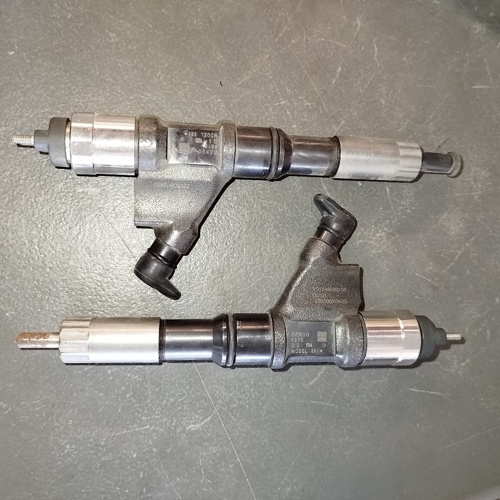 D12 Fuel Injector Assembly VG1246080106 DENSO For HOWO SINOTRUK Truck ...