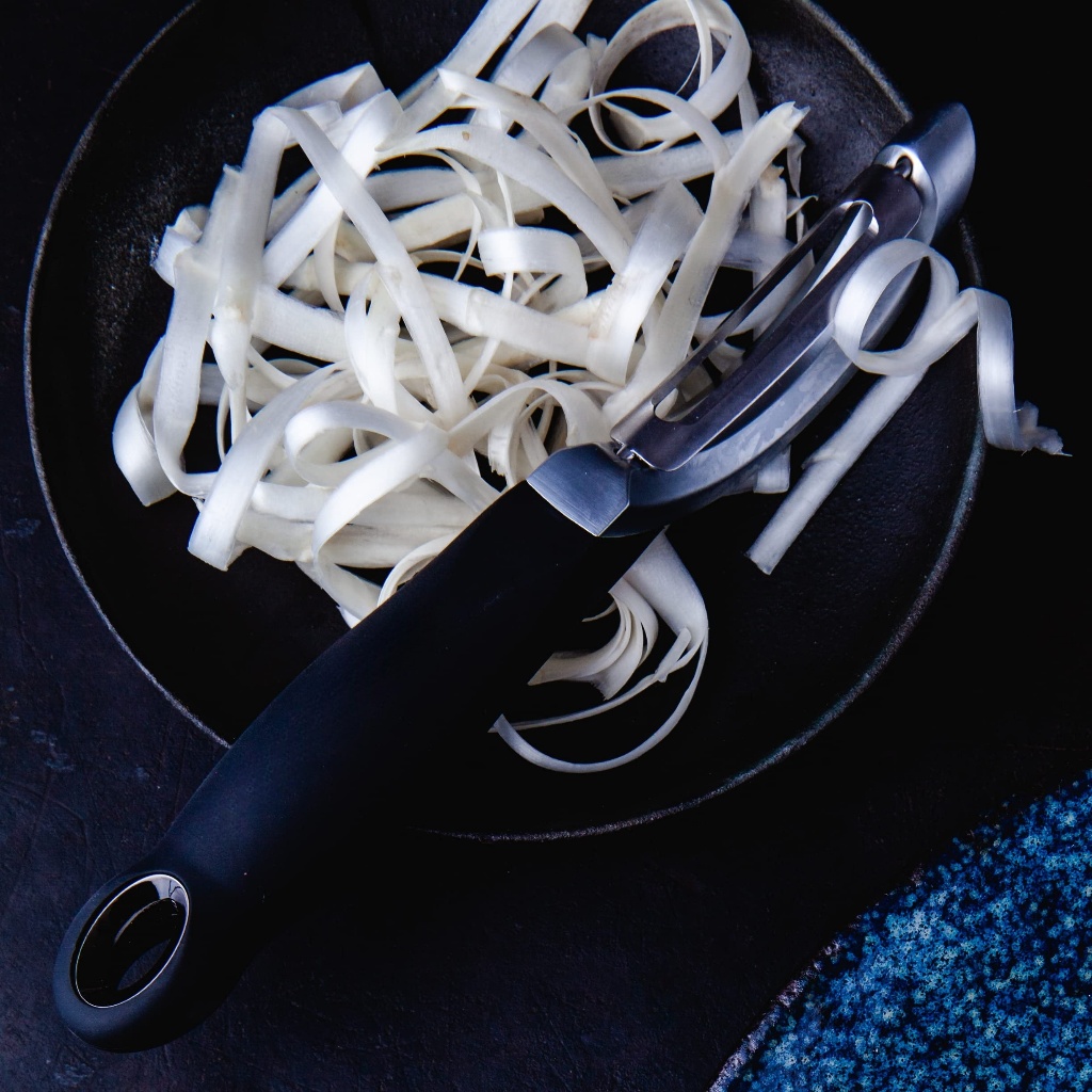 Microplane Stainless Steel Professional Swivel Peeler, Sharp Blade for ...