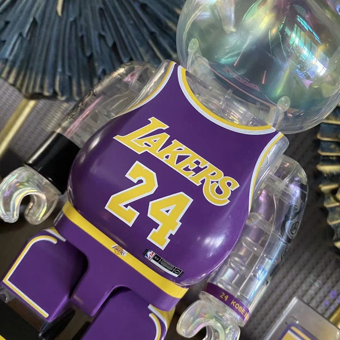Bearbrick × NB@ - Kobe Bryant Lakers No. 24 400% 28 cm Black Mamba ...
