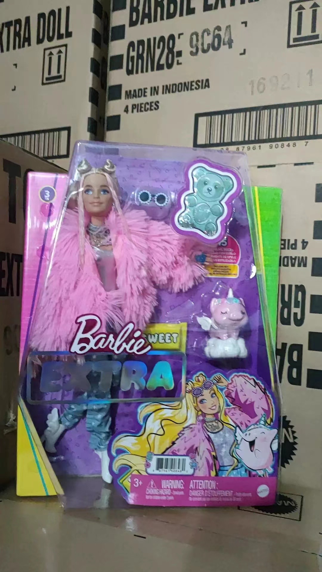 Barbie Extra Doll & Accessories with Pink-Streaked Blonde Crimped Hair ...