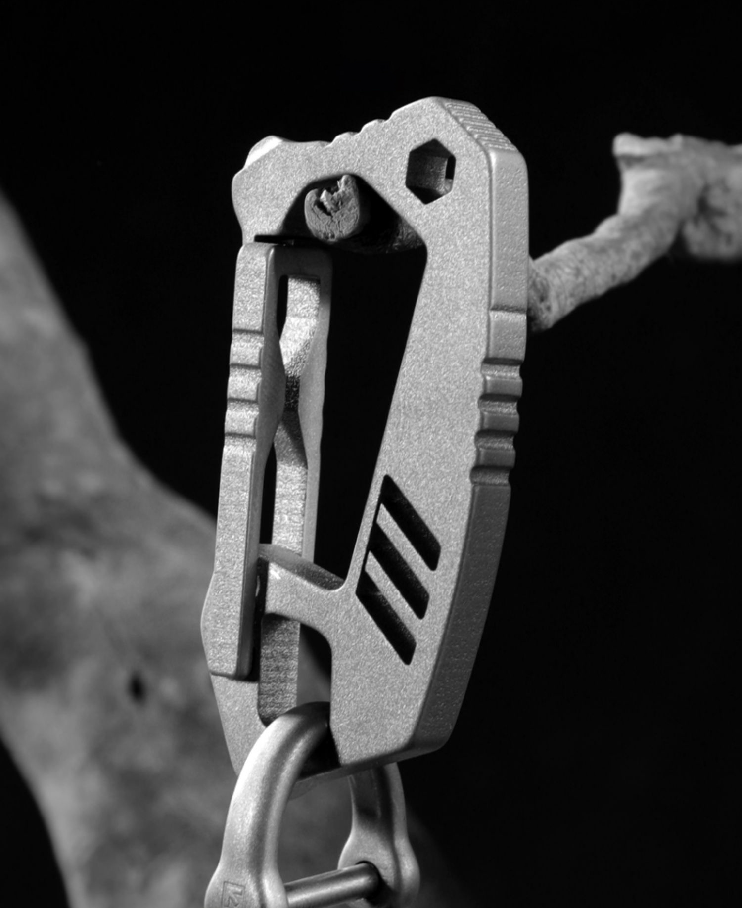 CNEDC Titanium Alloy Car Keychain Men's Keychain Multi Functional ...