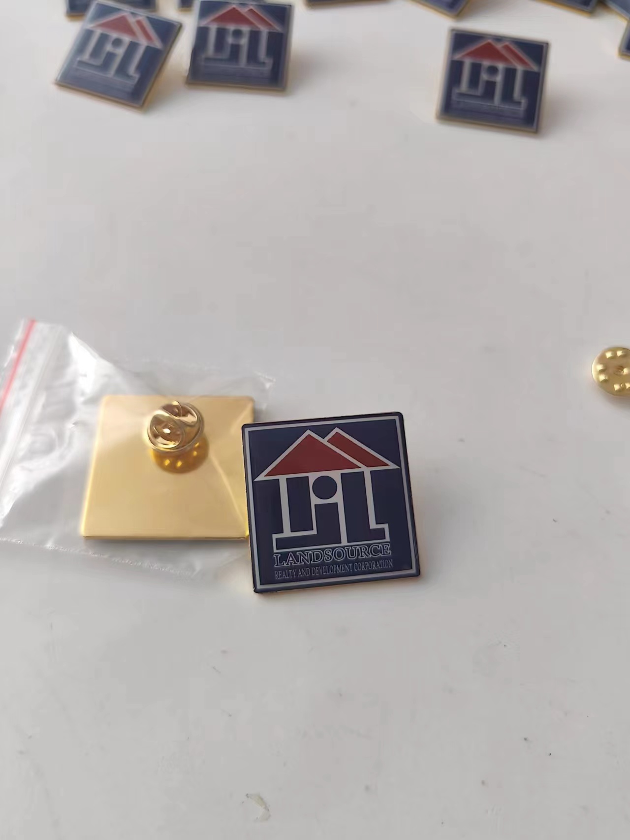 Small-Batch Customized 1-inch Various Sizes Small Badges Various Pins ...