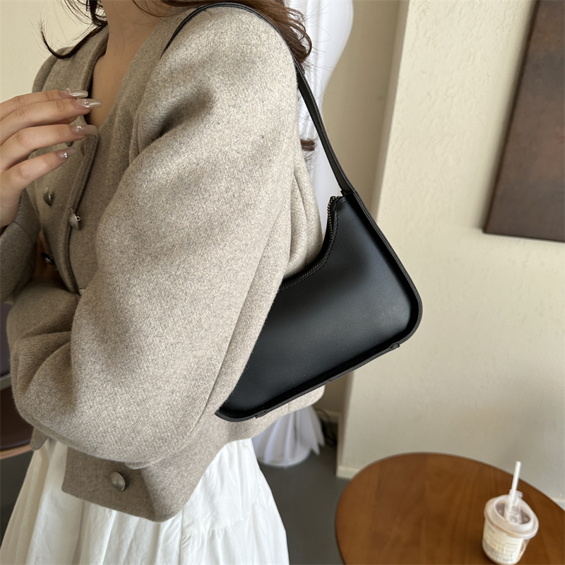 Chic 2025 PU Shoulder Bag Minimalist Solid Color Underarm Purse Trendy ...