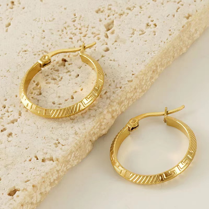 Original 18K Saudi gold pawnable Great Wall pattern buckle earrings for ...