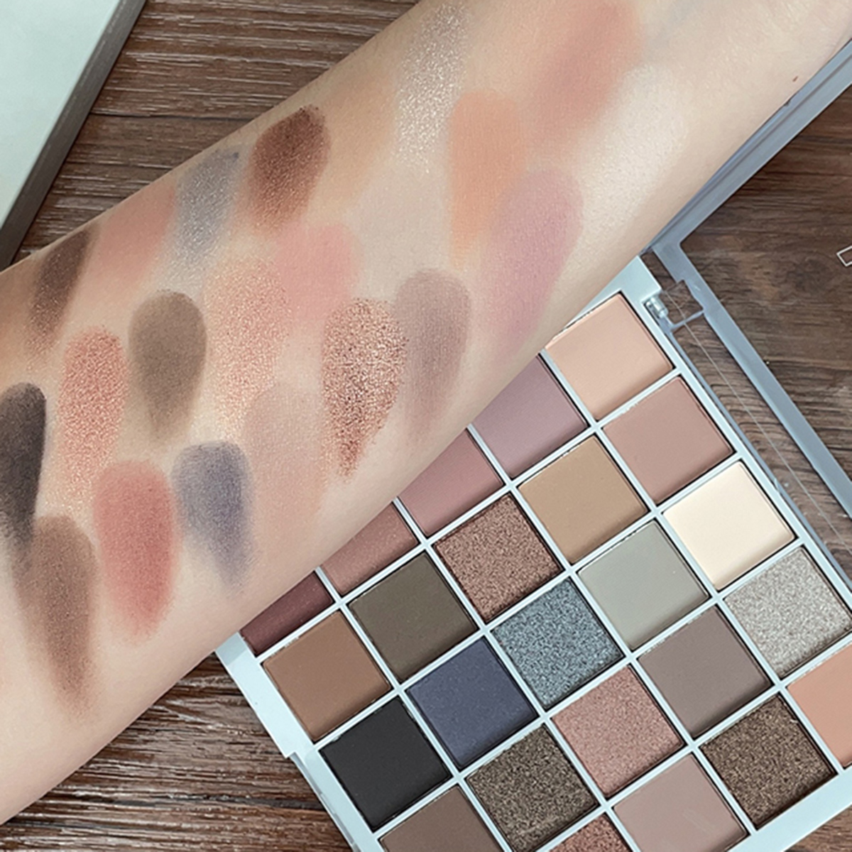 25 Color Eye Shadow Plate Matte Pearlescent Earth Color Shiny and Hard ...