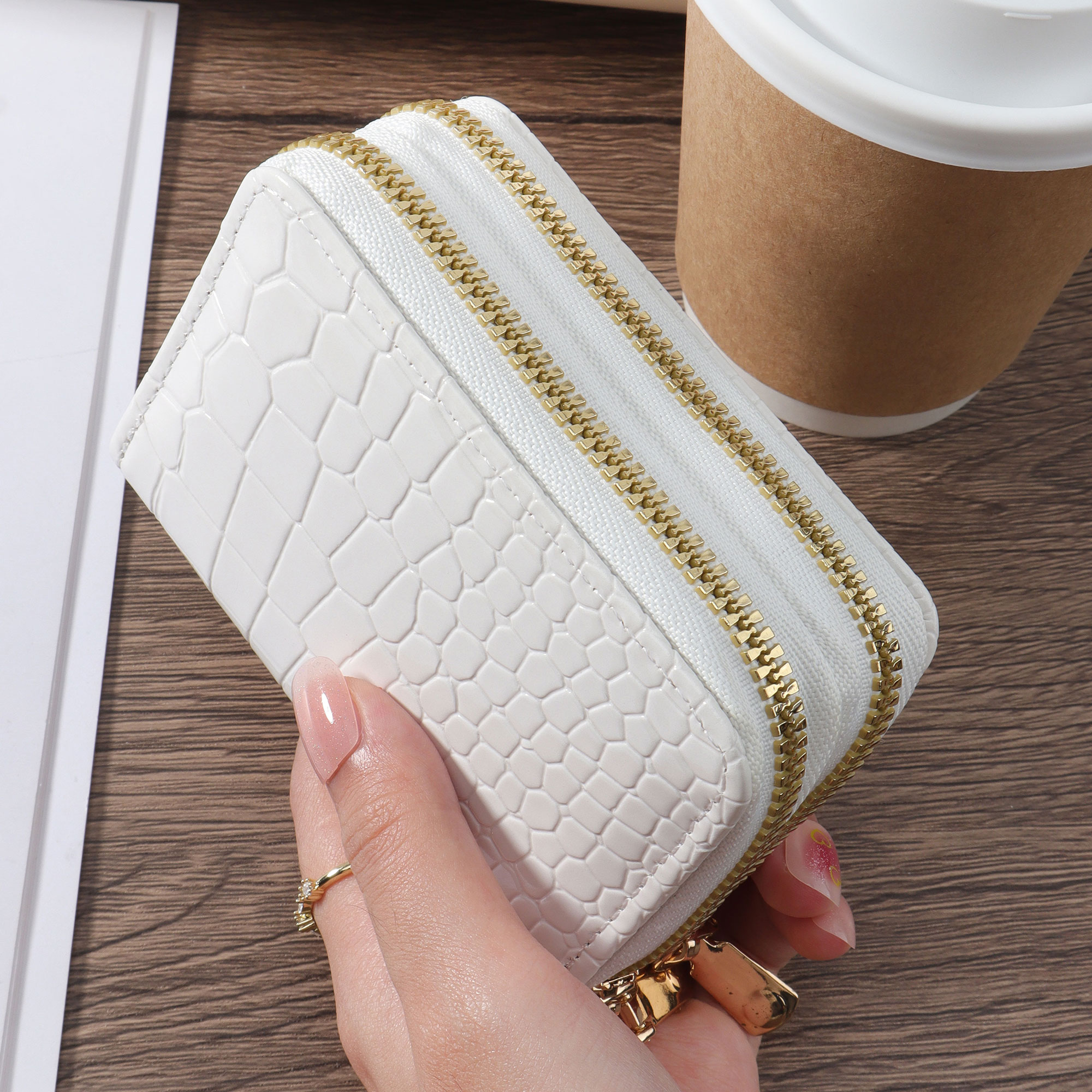 New fashionable and high-quality leather women's credit card wallet ...