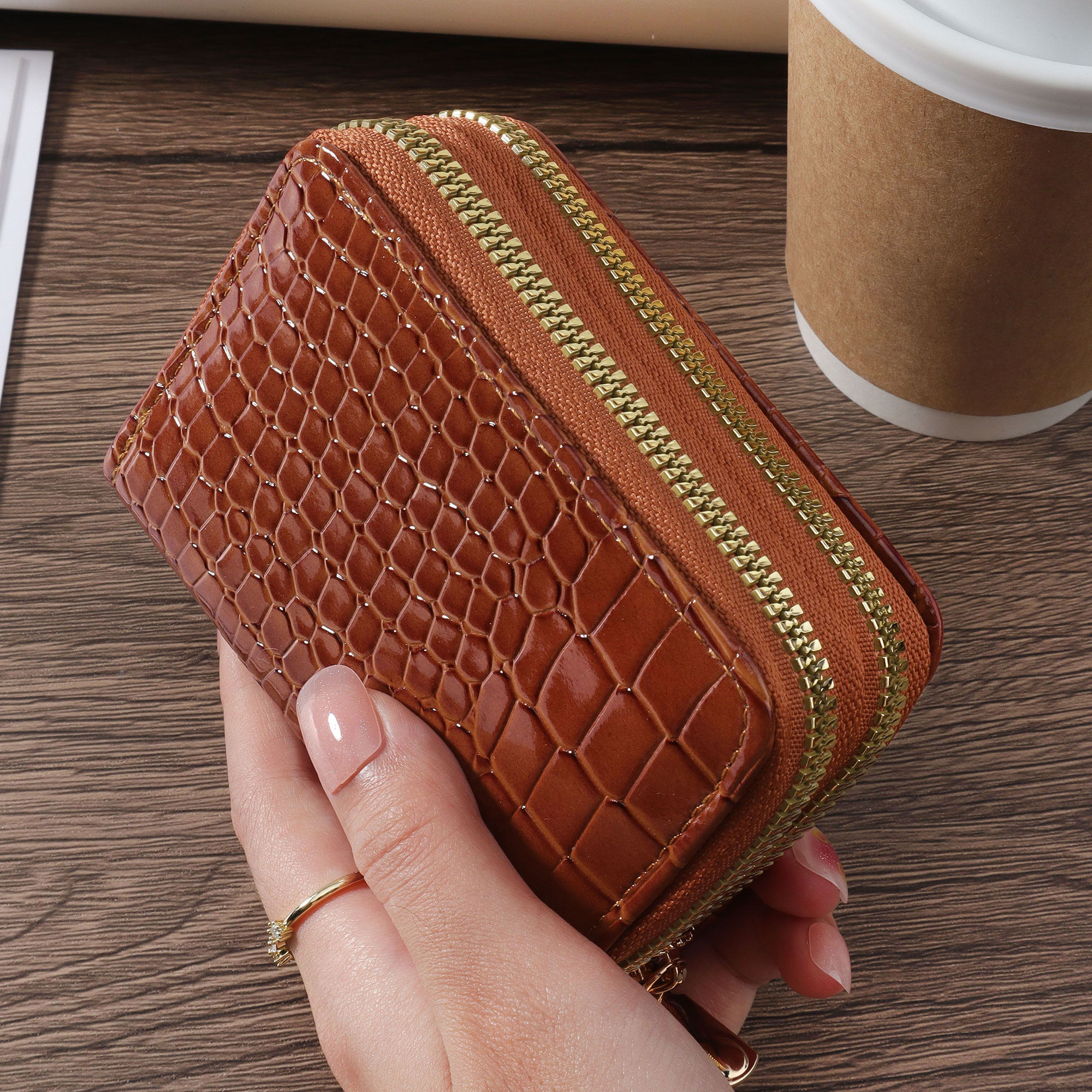 New fashionable and high-quality leather women's credit card wallet ...