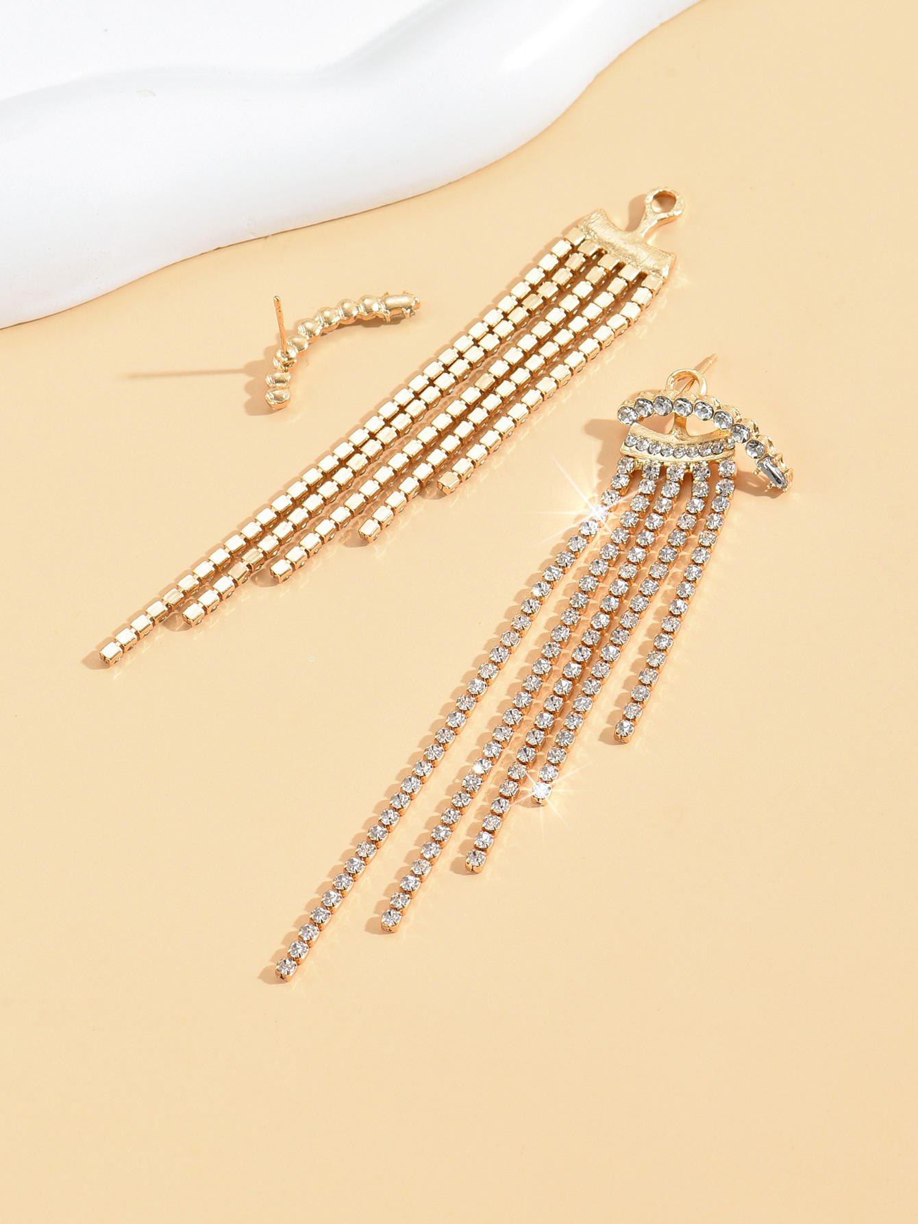 2 Ladies Trendy Claw Chains Full Diamond Sparkling Tassel Earrings ...