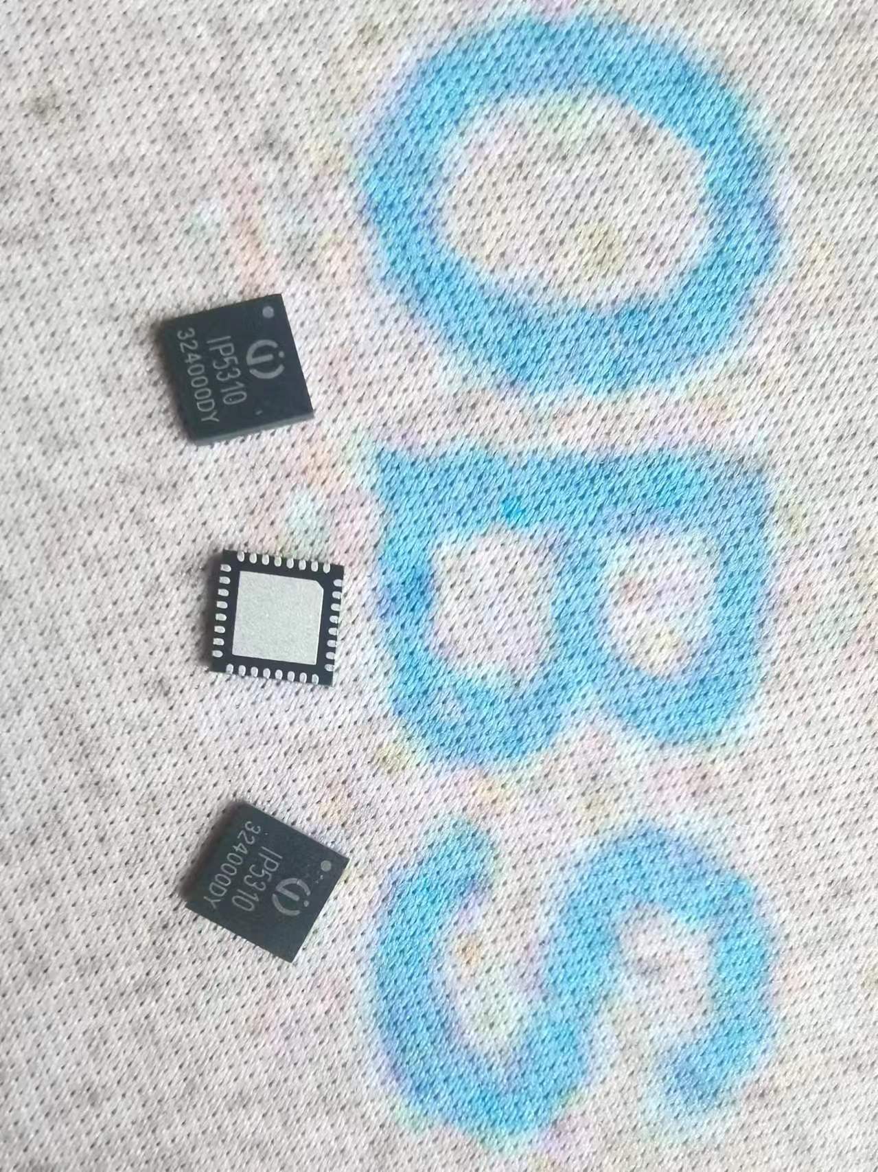 ((2pcs) Ip5310 Brand New Original QFN-32 3A Charging 3.1A Discharge ...