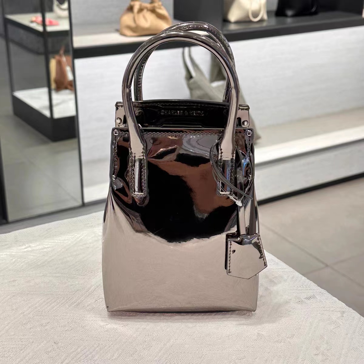 New women's bag with fashionable shiny surface, hand-held shoulder tote ...