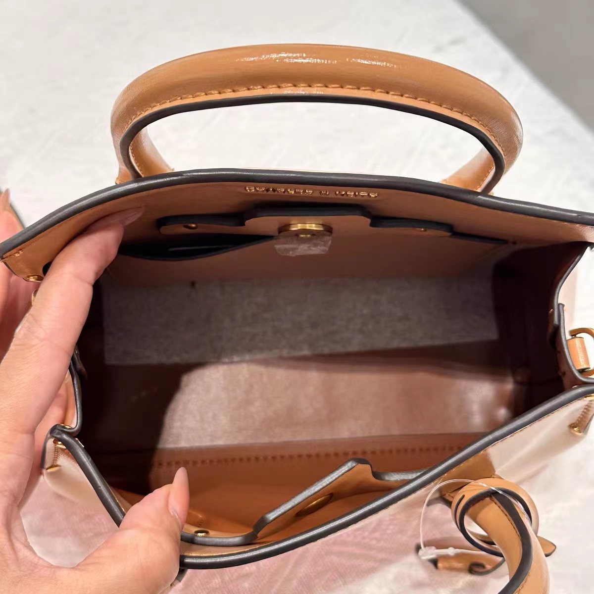 New women's bag with fashionable shiny surface, hand-held shoulder tote ...