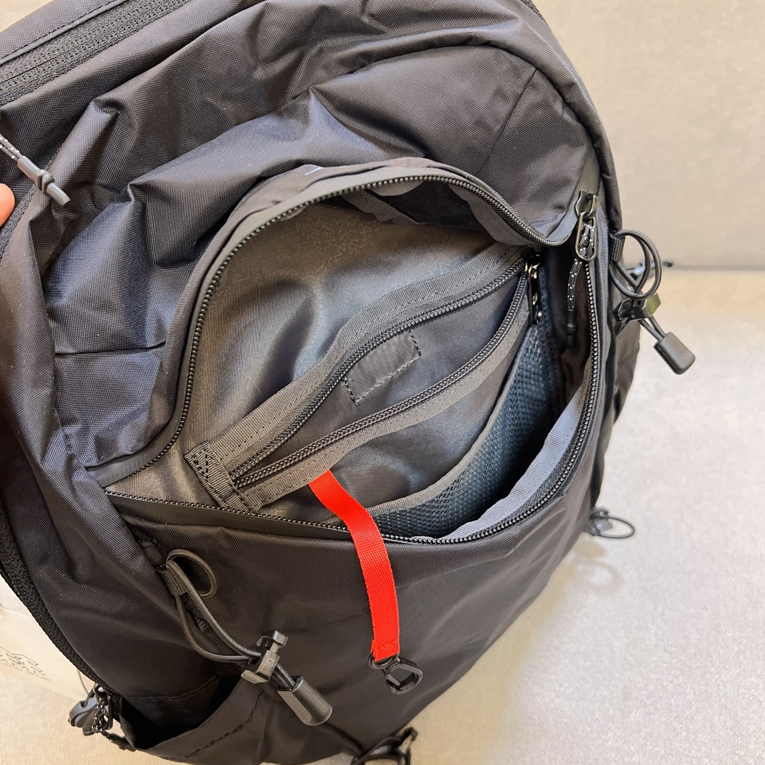 KOLON SPORT Vital 18 Unisex Backpack 18L 2Color | Shopee Philippines