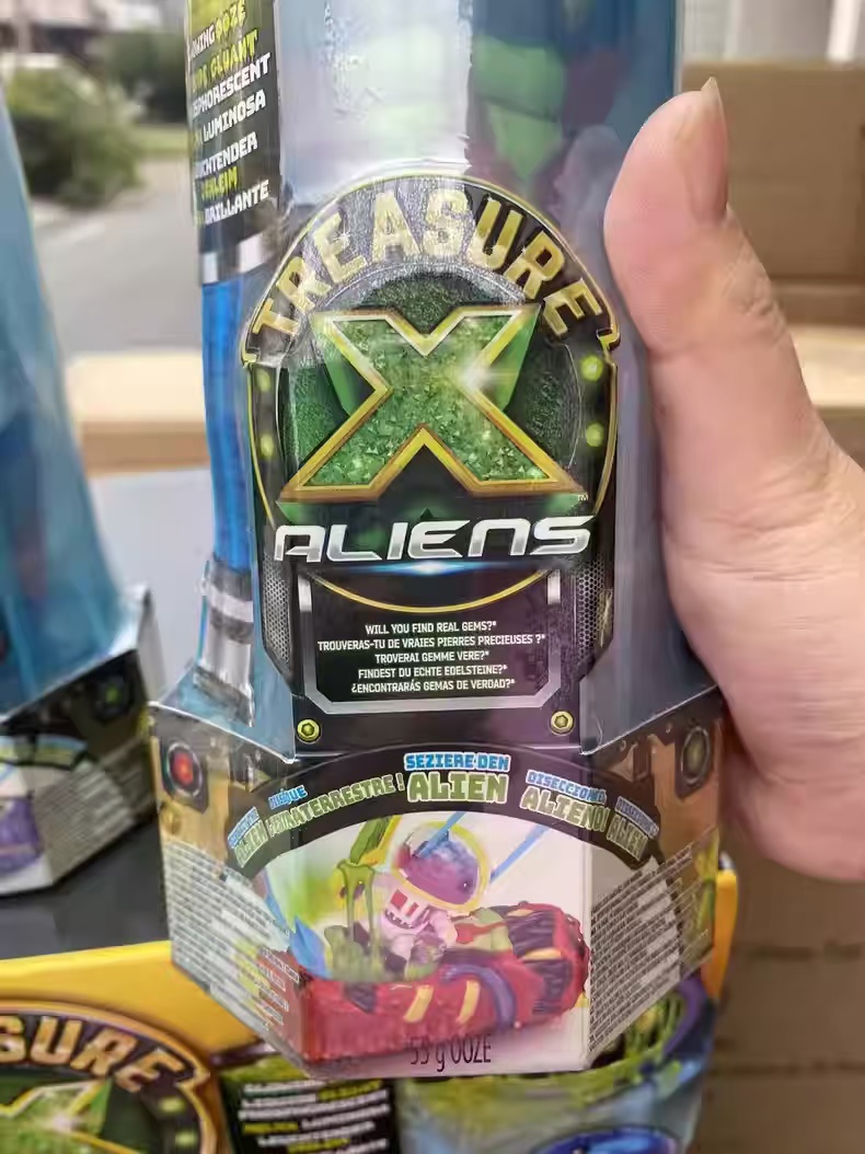 Treasure X Aliens Glow in the Dark Dissect the Alien Collectible Action ...
