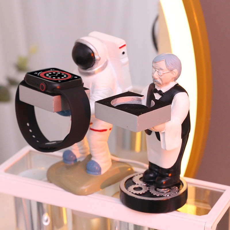 Creative Astronaut Doll Desktop Wireless Watch Charging Stand for Apple ...