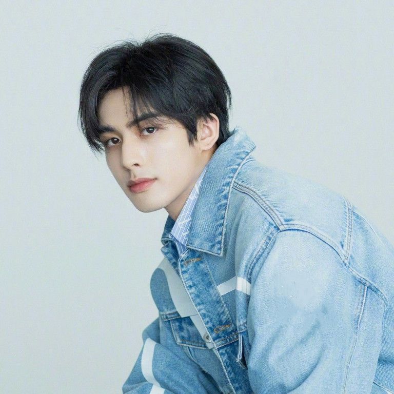 New New Ready-to-Ship Trendy Wig with Center Parting, Short Natural ...