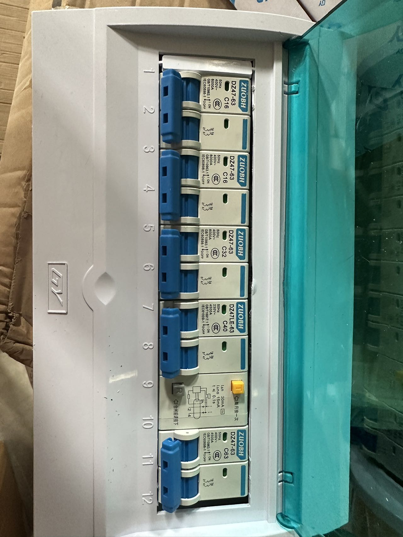 PANEL BOX WITH CIRCUIT BREAKERS; DISTRIBUTION BOX (SCREW LESS)Household ...