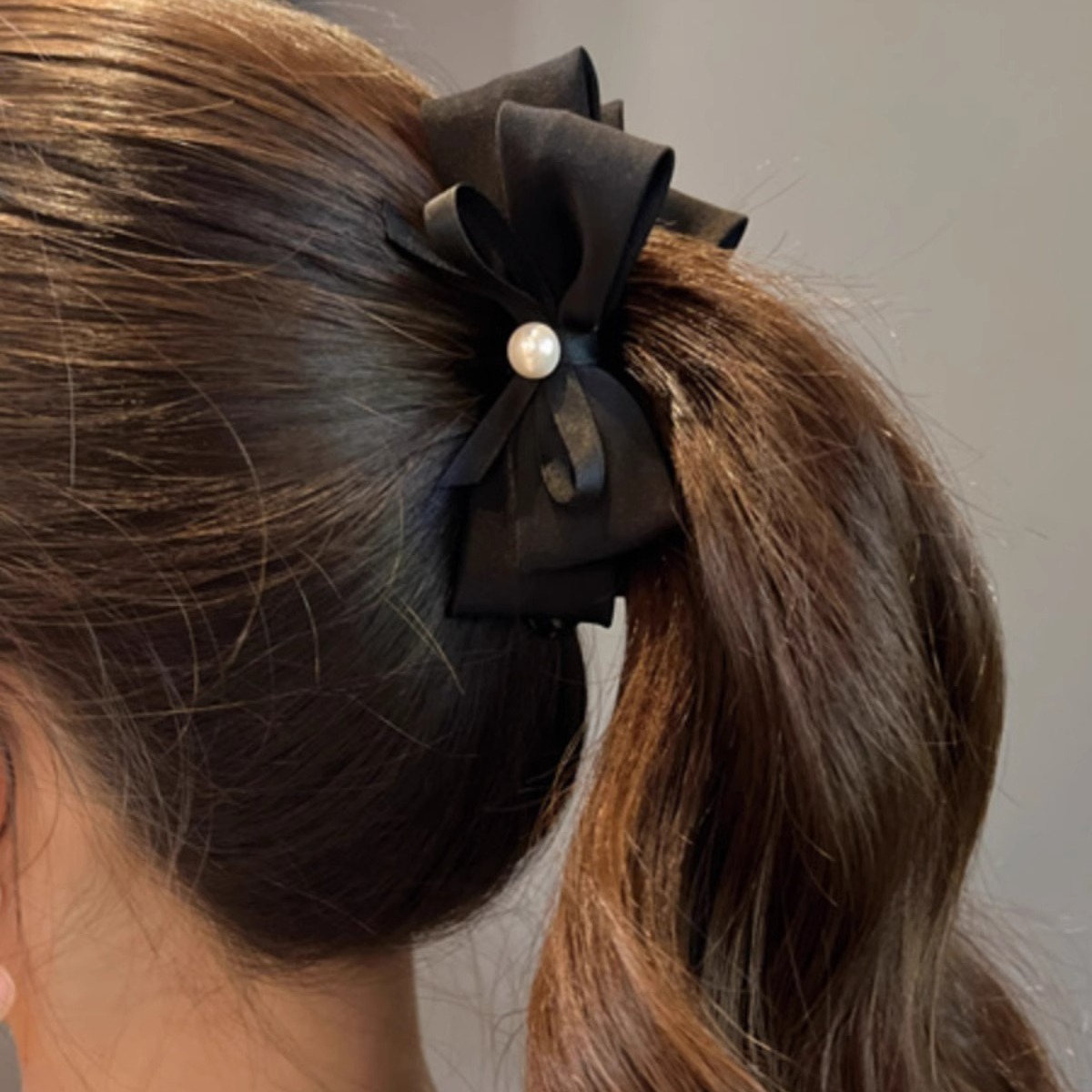 Hepburn Style Retro Black Bow Clip - Elegant Poncho & Vertical Banana ...