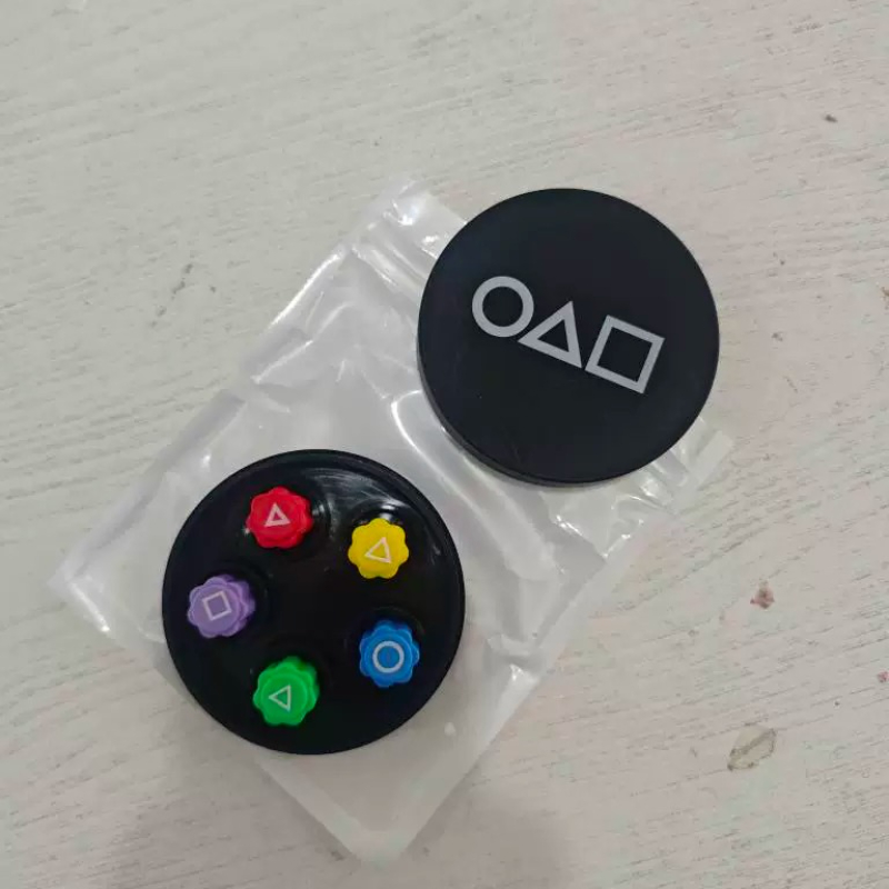 Traditional Korean Jacks Gonggi Set with Circular Base and Dice ...