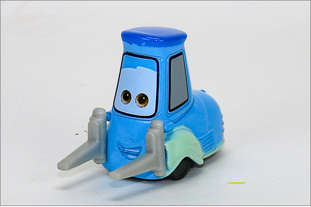 2-Pack Mattel Disney Pixar Cars Guido & Luigi 1:55 Diecast Car McQueen ...