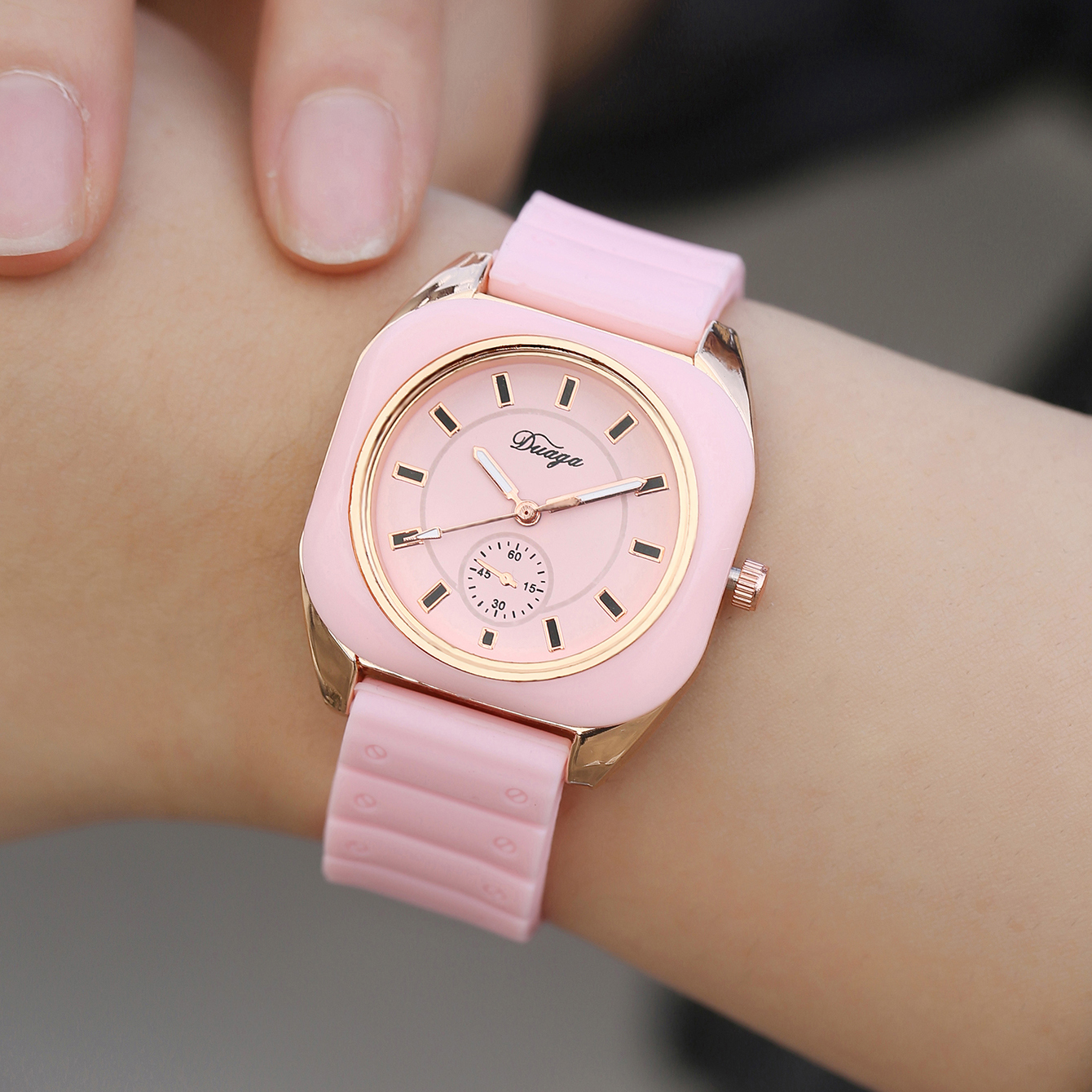 Chic Women's Casual Watch: Comfortable Silicone Quartz Timepiece with ...