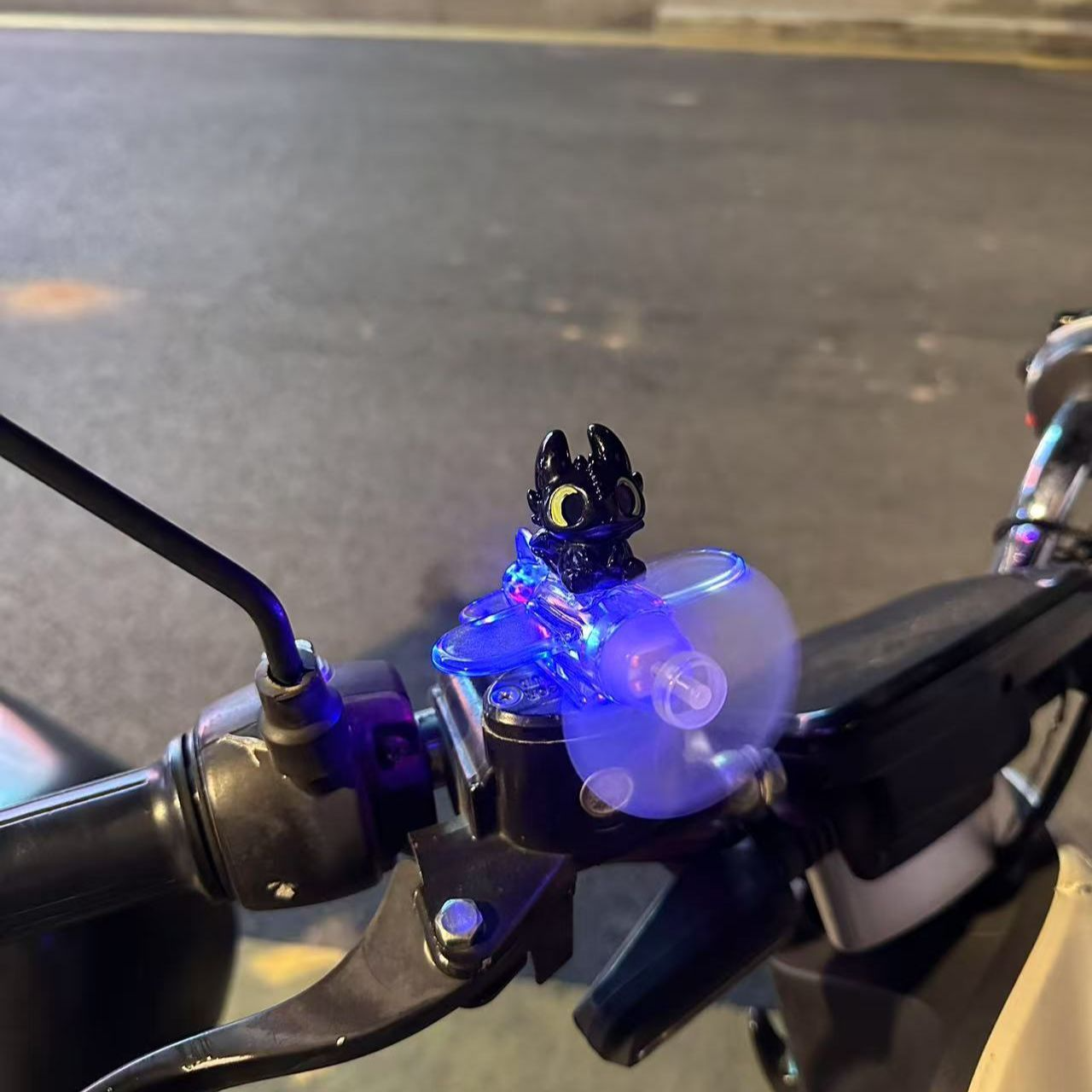 Wind Power Toothless Dragon LED Car Decor Cute Auto Motorcycle ...