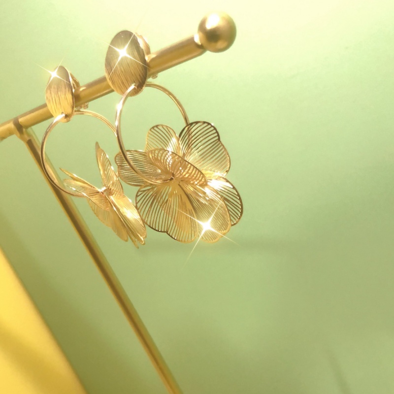 Golden Clip On Earrings Four Leaf Clover Flower Design No Piercing ...