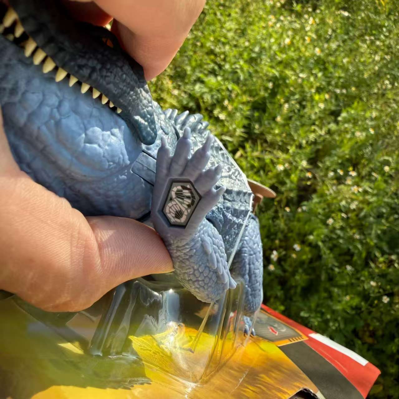 Mattel Jurassic World Rebirth Gigantic Thrashers Dinosaur Figure ...