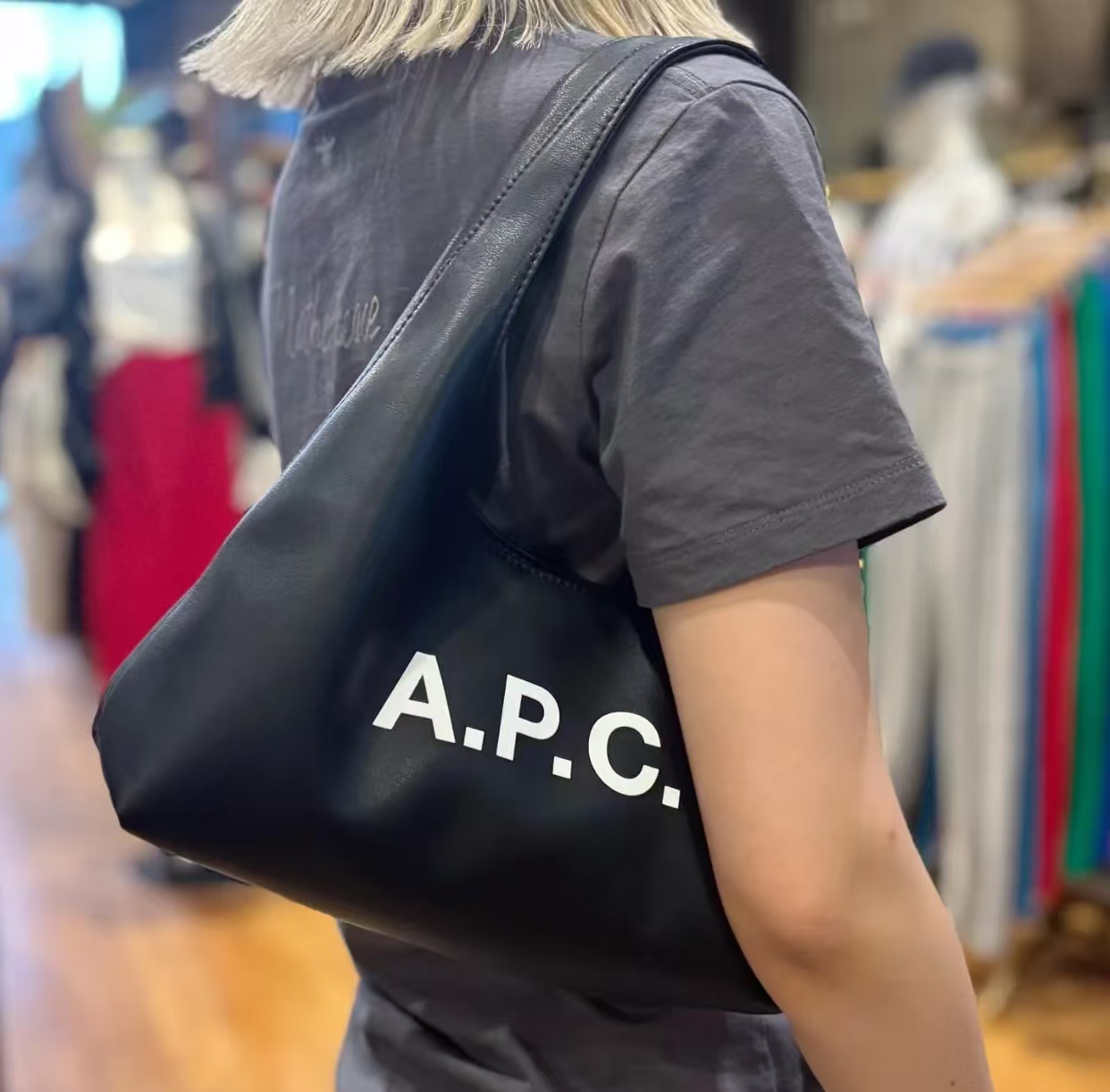Top Version 1: 1 APC Fashion Shoulder Bag New Style PU Underarm Bag ...
