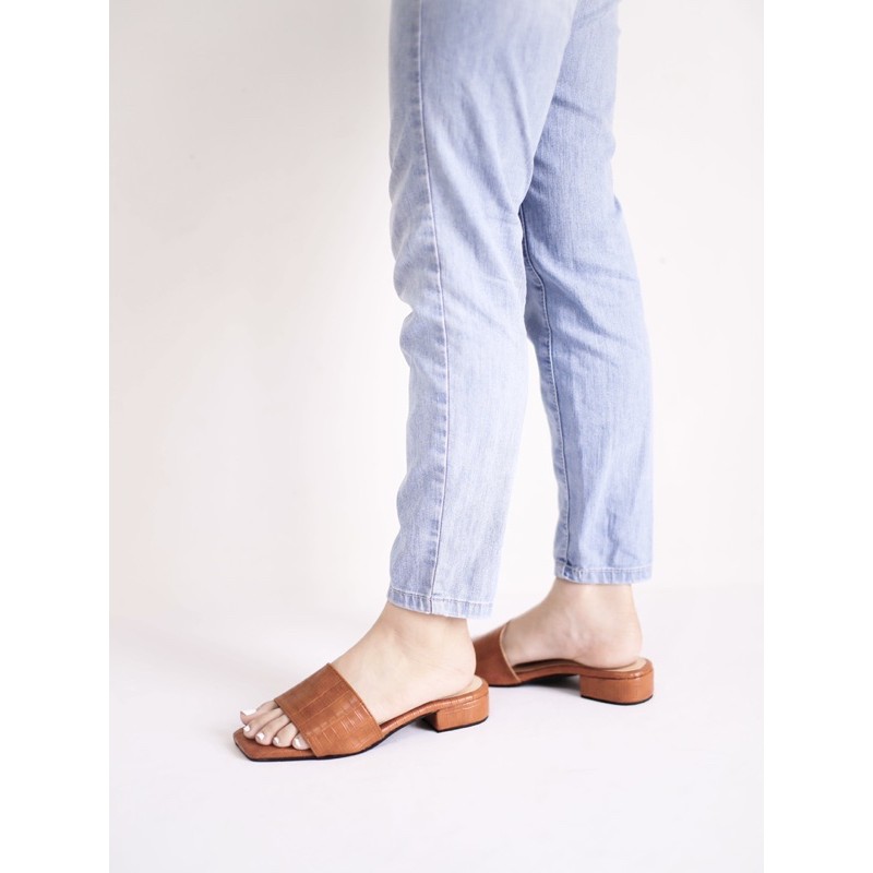 CRIZA SHOES JUDY 1 INCH LOW HEELS | Shopee Philippines