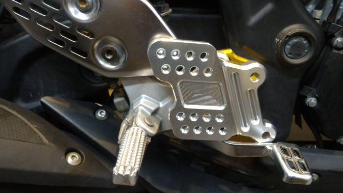 Yamaha r25 footstep raiser mt25/ | Shopee Philippines