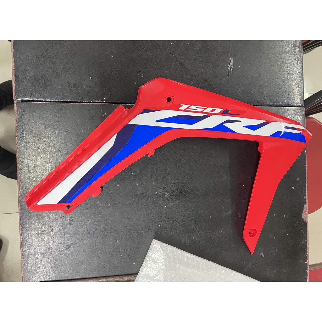 Honda Genuine Outer Tank Flairing shroud Left 17556-K84 and Right 17546 ...