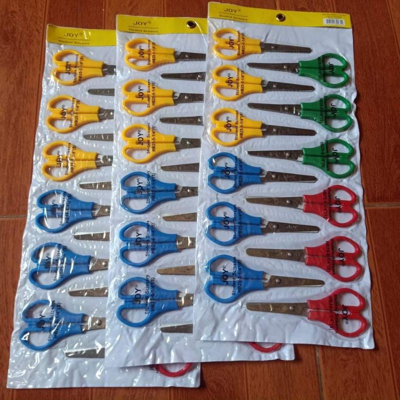 Scissor for kids joy/hbw brand 16 pesos per piece | Shopee Philippines
