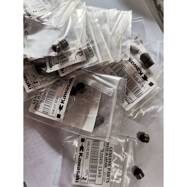 valve seal Fury125, Rouser135, NS150, Ns200, Rouser180,ct150,rouser200 ...