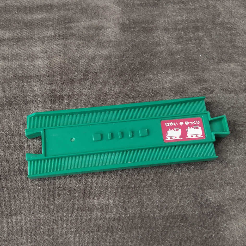 Preloved Tomy Thomas and Friends Talk 'n' Action Magic Rail train rail ...