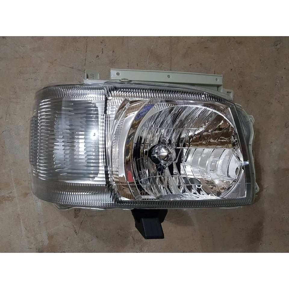 Toyota Hiace 2005-2012 D4D Headlamp Headlight Head lamp Head light ...