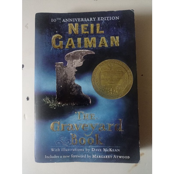 The Graveyard Book by NEIL GAIMAN | Shopee Philippines
