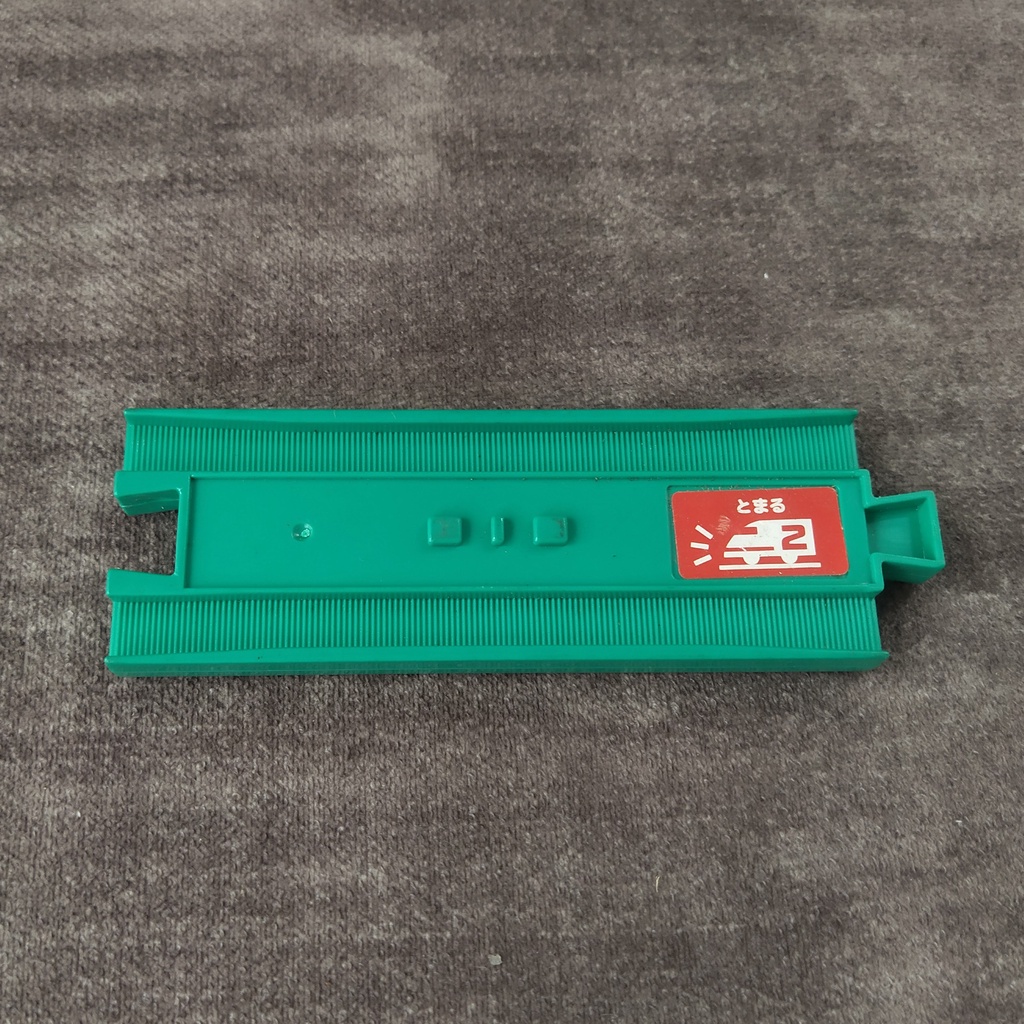 Preloved Tomy Thomas and Friends Talk 'n' Action Magic Rail train rail ...