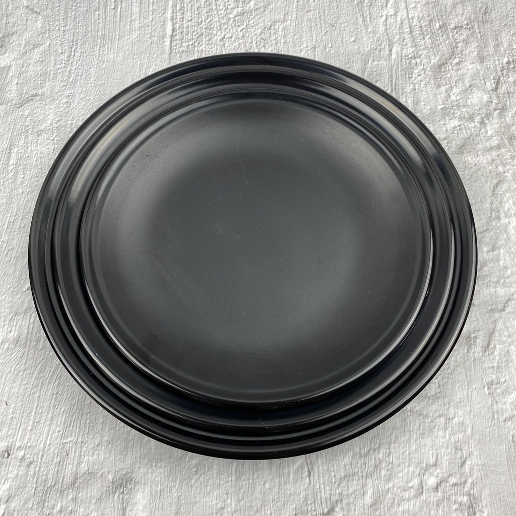 Round matte black Melamine plastic plates for homes, restaurants ...