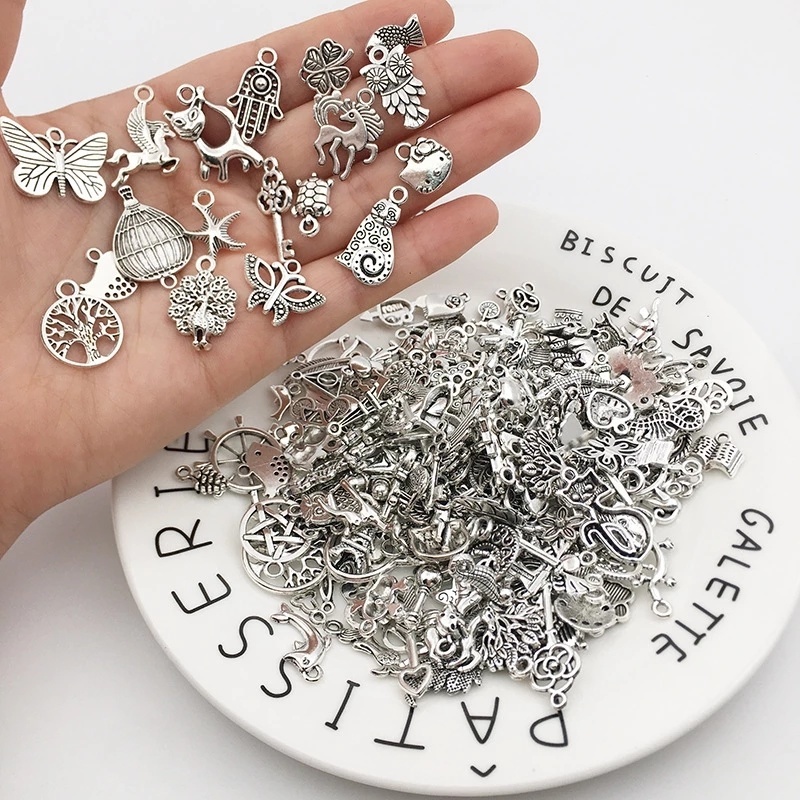100Pcs/lot Random Mixed Vintage Silver Charms Pendants Dangle Metal ...