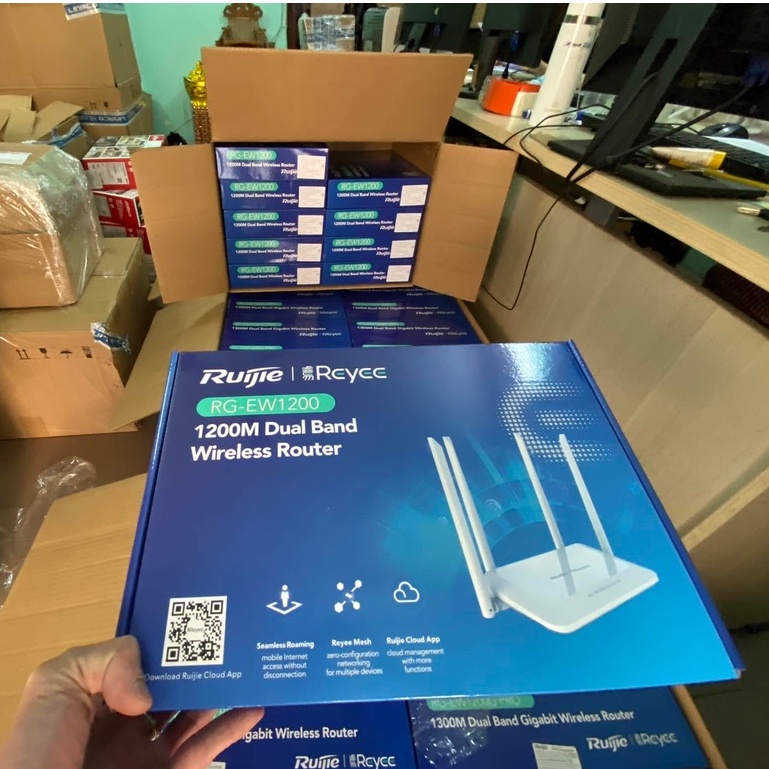 Ruijie RG-EW1200G Pro EW1200 wifi network device with 4 antennas and 6 ...