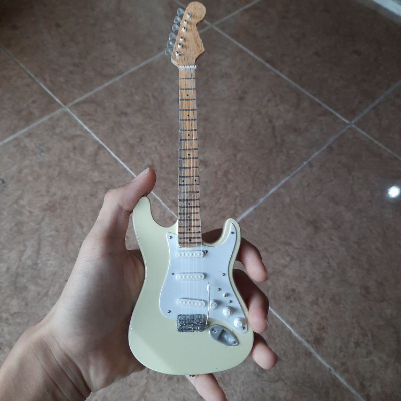 Display Shelf Miniature Guitar fender signature yngme malmateen ...