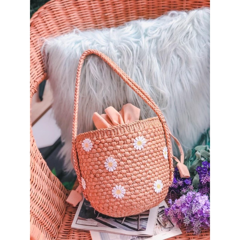 Round Bucket Bag With Daisy (Chat With Me Before Ordering!!) | Shopee ...