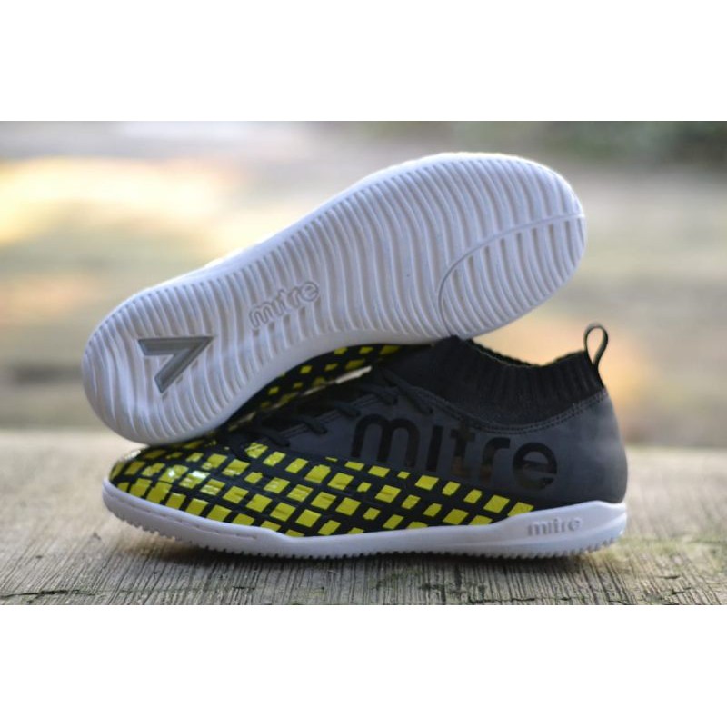 Mitre invader in futsal shoes | Shopee Philippines