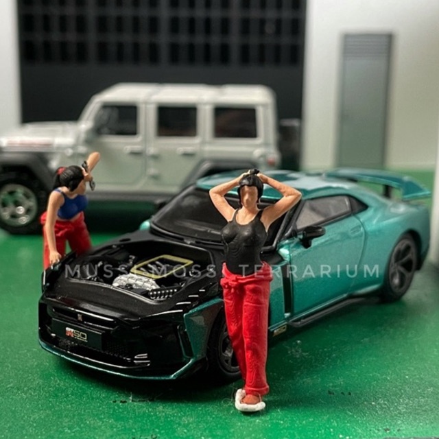 Sexy Mechanic girls set diecast diorama human figurine scale 1:64 ...