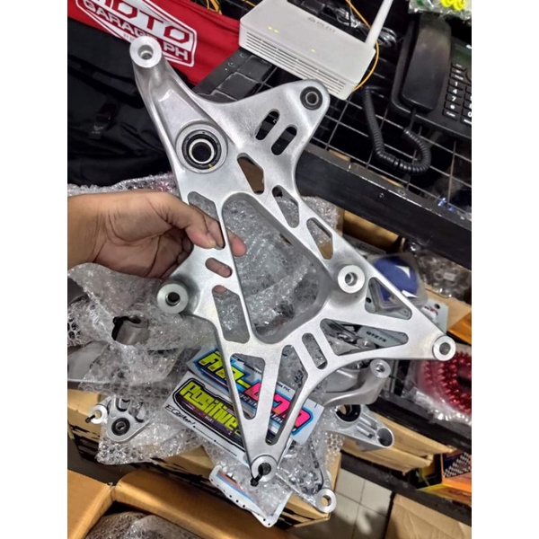 Swing arm Honda Pcx 150 2017 old slotted | Shopee Philippines