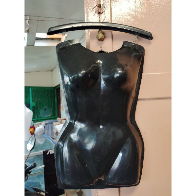 Hanging Mannequin Statue Wall Sculpture Female Wall Mannequin Preloved ...