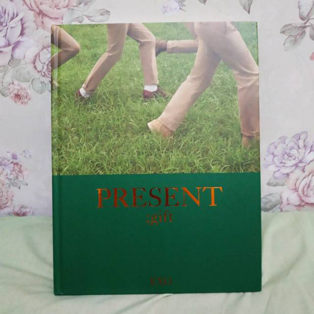 Exo PRESENT: GIFT PHOTOBOOK | Shopee Philippines