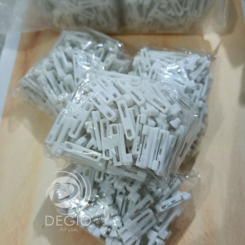 Plastic Brooch Pins name tag Contents +-144 pcs name Chest 2cm | Shopee ...