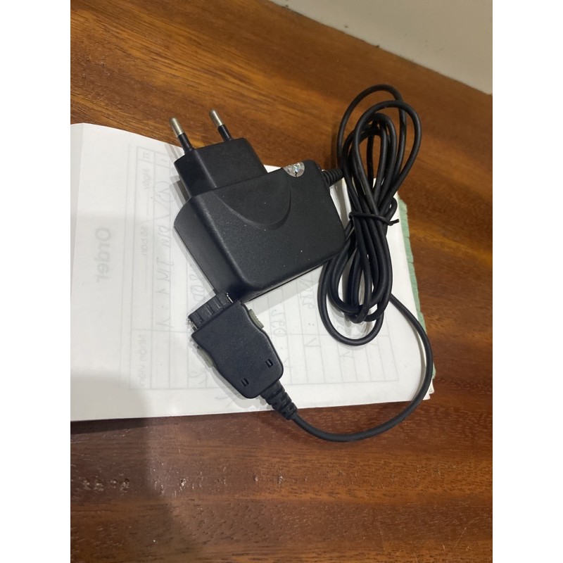 Lg charger with big feet 7030 and LG kg195 (pictured like trapezoidal ...